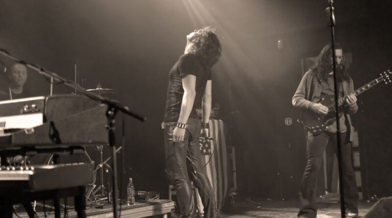 Banda de tributo The Doors Alive estreia-se em Portugal com concerto em ...