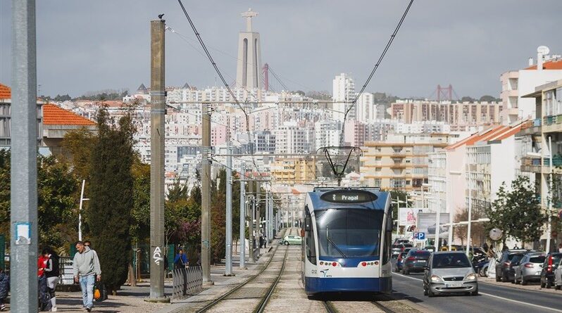 Metro de Lisboa vai estudar prolongamento do Metro Sul do Tejo à Costa ...