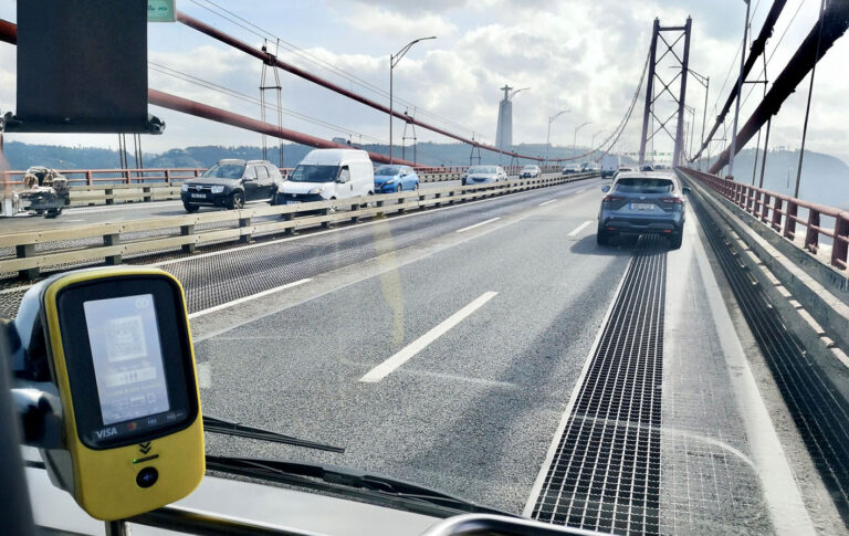 Carris reforça horários da carreira 753, que liga Almada a Lisboa