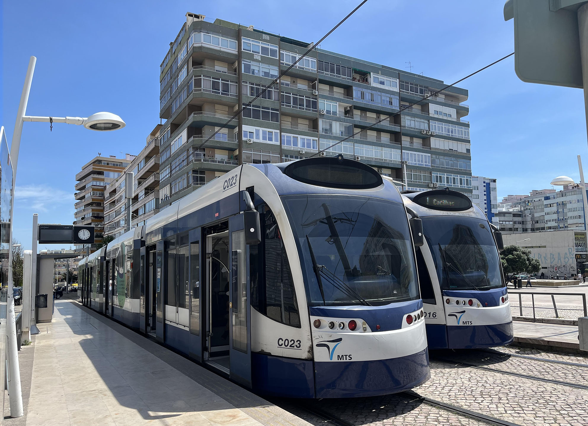 "Apagão" elétrico: Metro de Almada e Fertagus parados. Barcos a ...